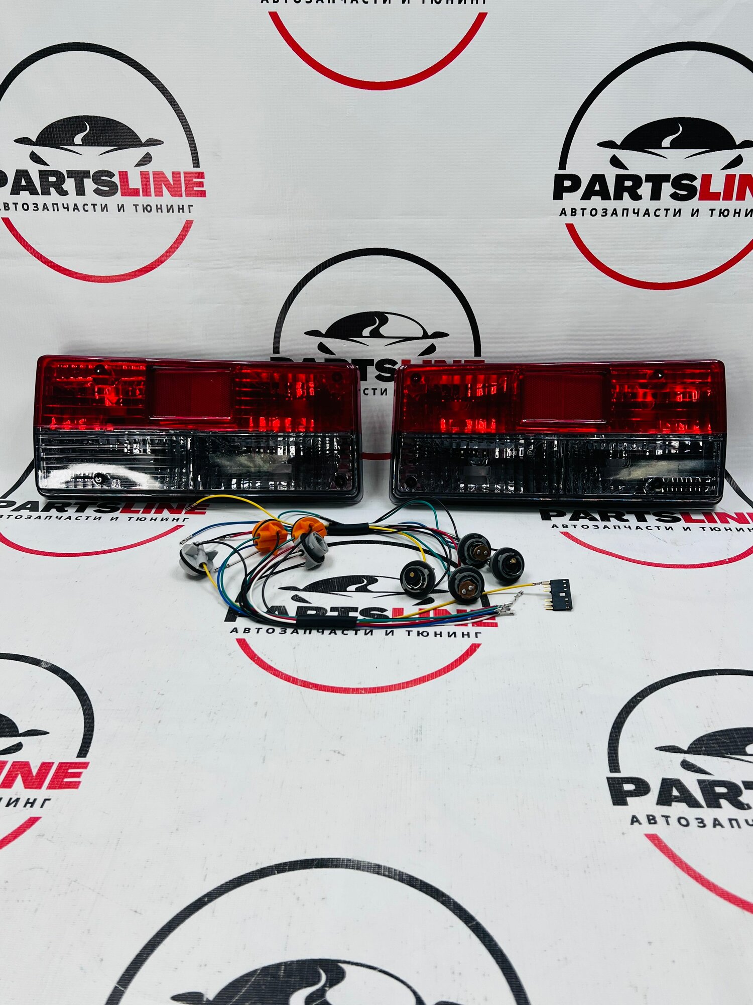 Фонари в сборе (хрустальные) ВАЗ 2105, 2107 (красно-черные) под патроны