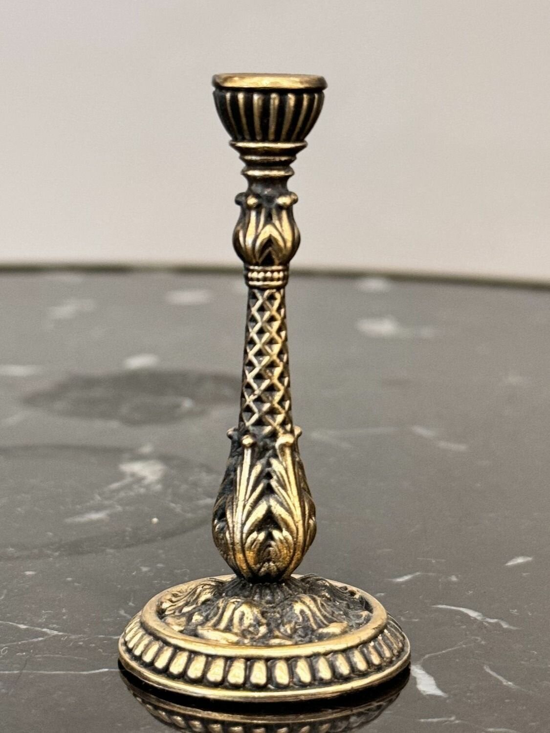 Подсвечник для церковной свечи, церковный для тонкой свечи, d - 6,7 мм, из бронзы Бутон 1 шт.