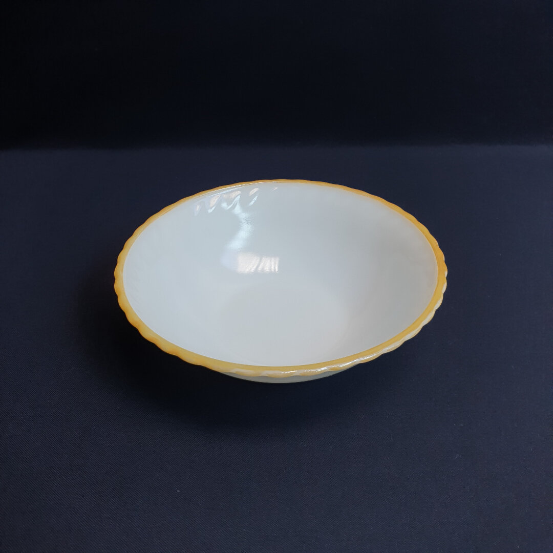 Салатник 13 см, матовое-белое стекло, люстр. Винтаж СССР.