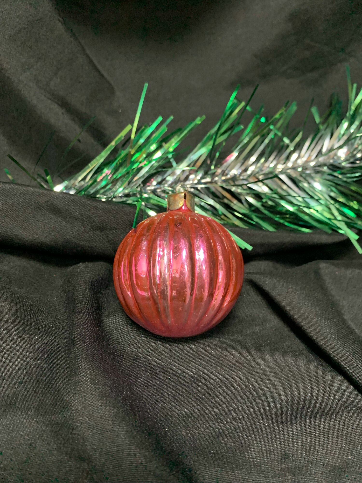 Елочная игрушка Шарик "розовый ребристый"