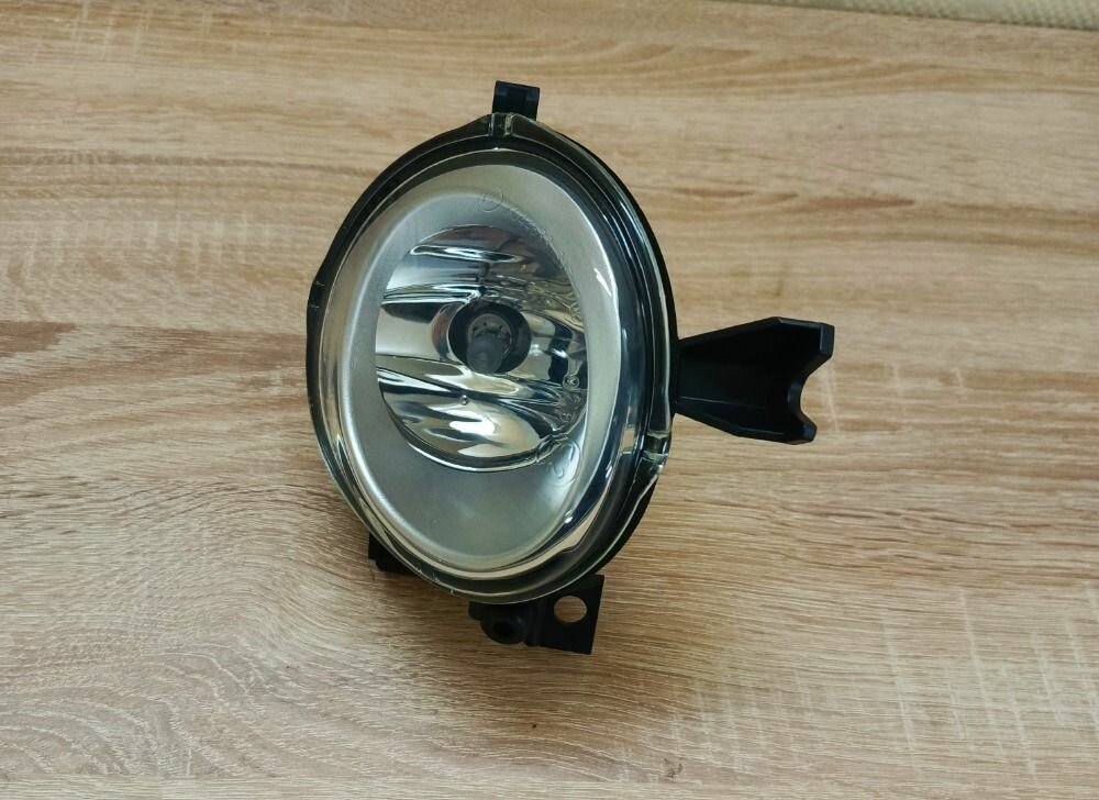Фара противотуманная VW Touareg I правая новая