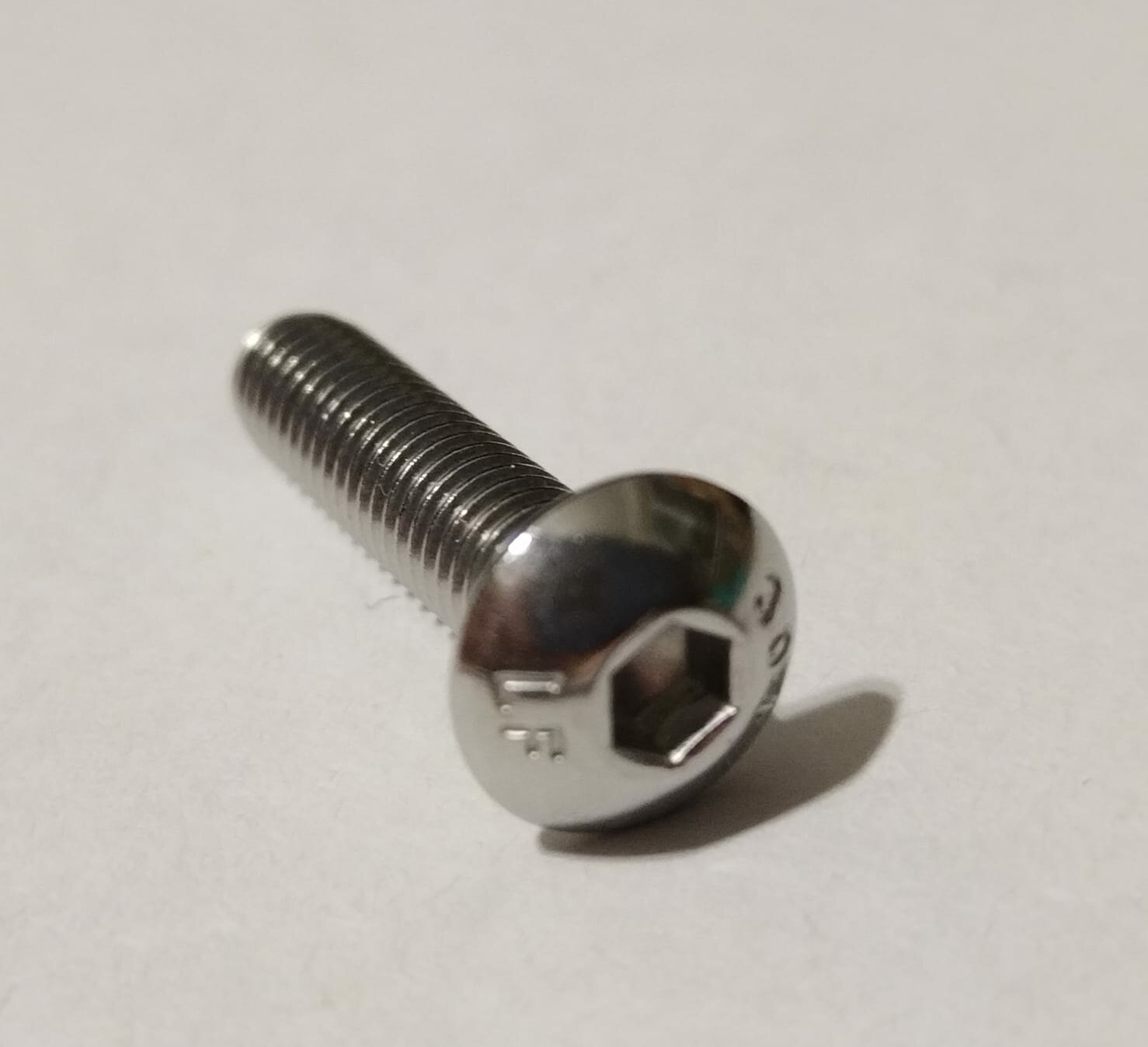 Винт 5х5х5х0,8 DIN 7380-1 винт с полукруг/голов. с прессшайбой, внутр. шестигр. А2 5шт.