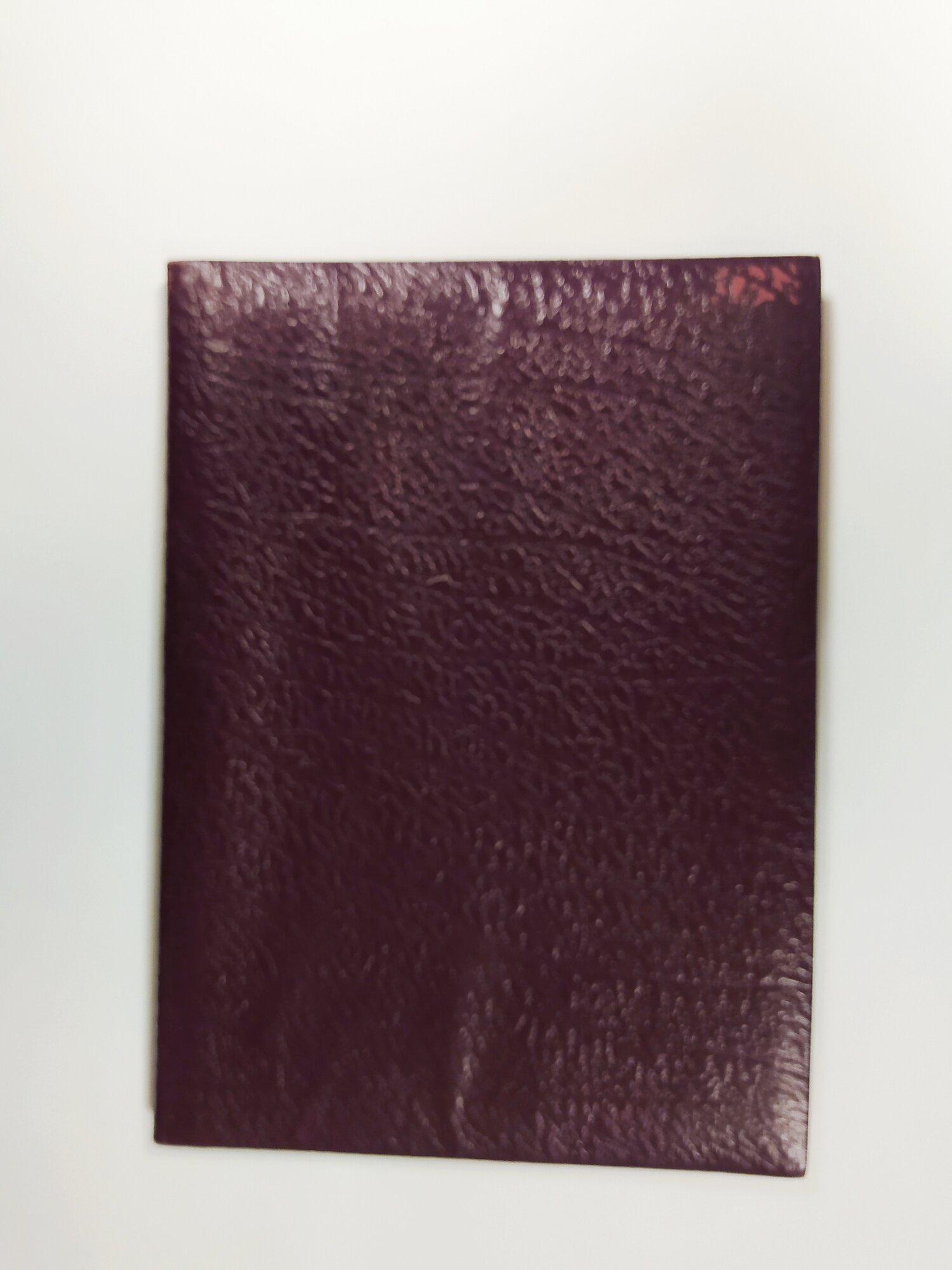 Адресная папка. А4+, кожа, цвет бургунди, внутри атласная ткань, лента-ляссе, без вкладыша. 1шт