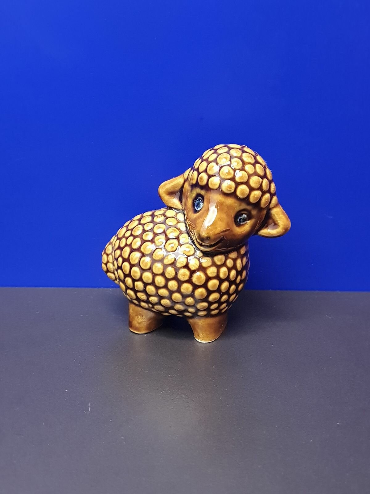 Винтажная интерьерная статуэтка Овечка, обливная керамика, 9см, СССР 70-80е