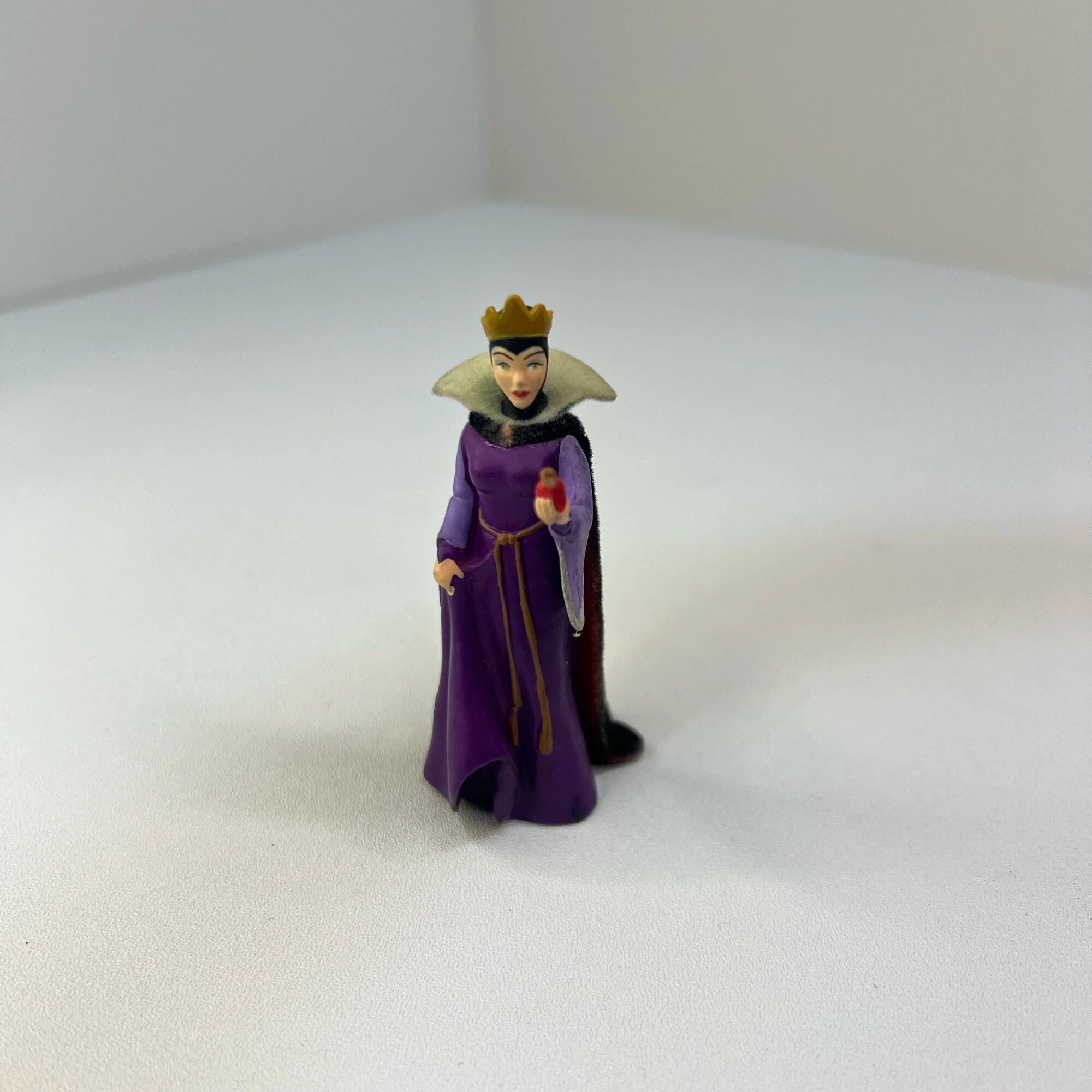 Disney Flocked Series Злая Королева Фигурка Фиолетовый, 3