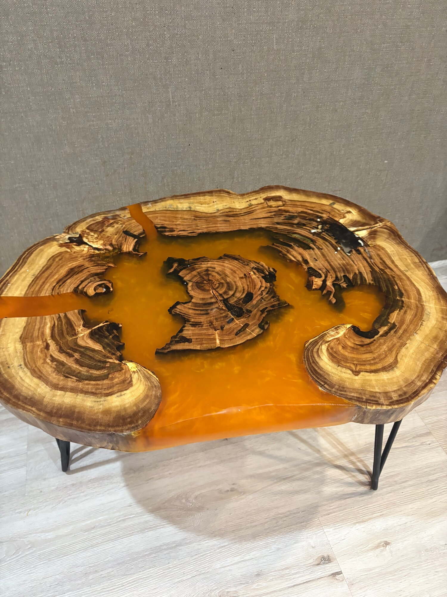 Журнальный столик из слэба Абрикосового дерева