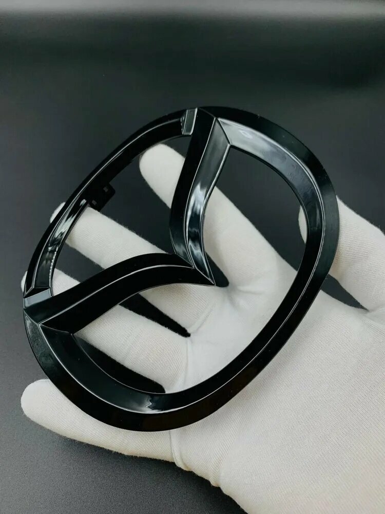 Логотип на решетку радиатора Мазда (длина 140мм). Эмблема шильдик на капот Mazda (черный глянец) 1шт