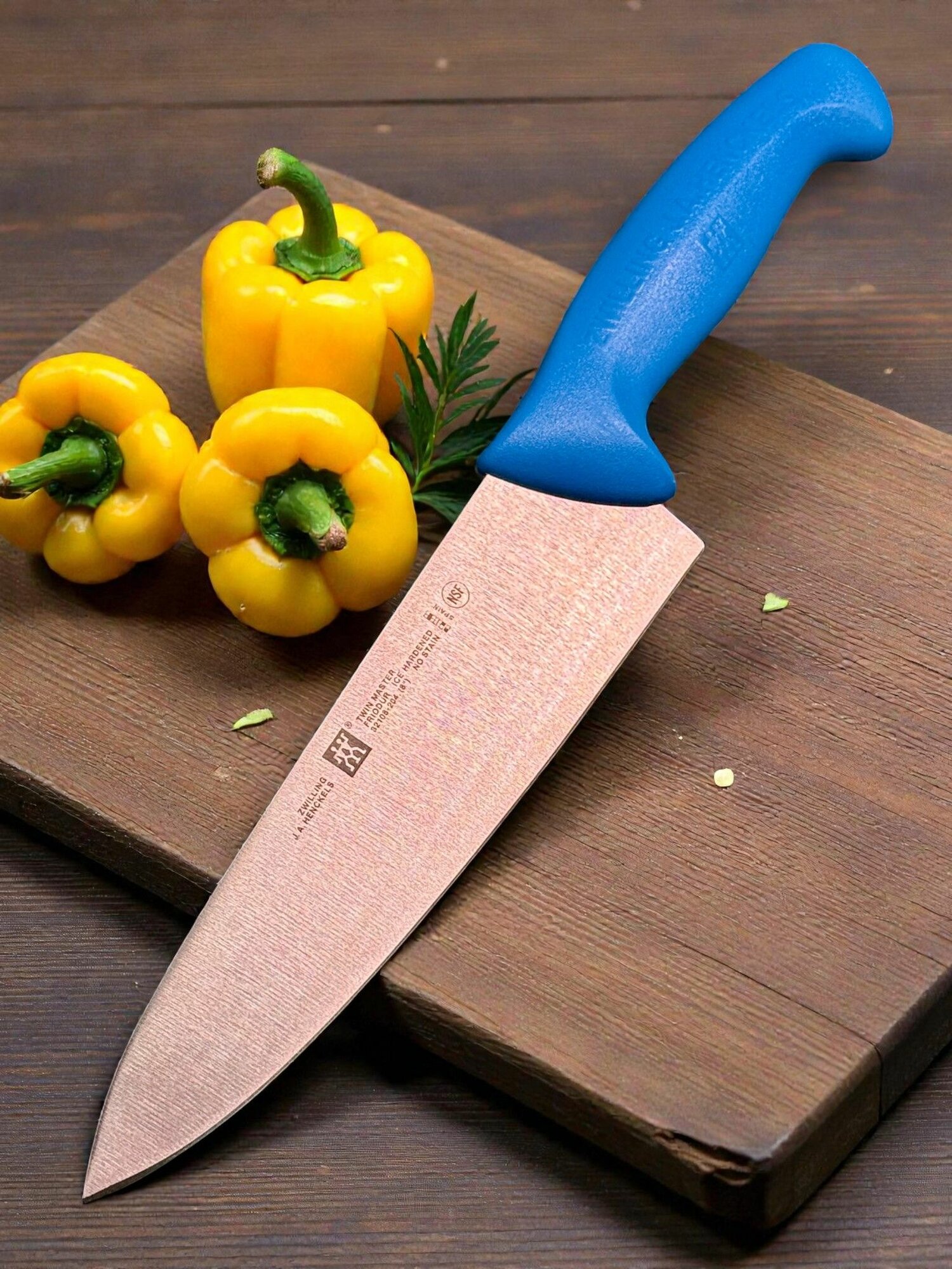 Нож шеф-повара / шеф-нож Zwilling J. A. Henckels Twin Master Blue 8 Chef, 32108-204