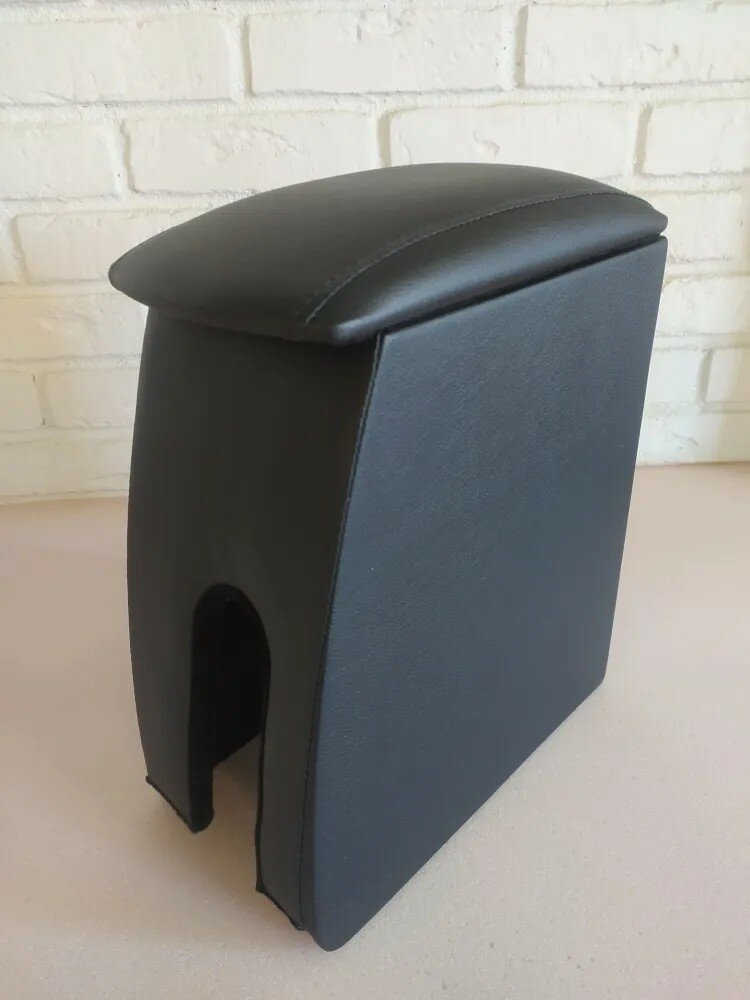 Подлокотник для автомобиля Ваз 2121 с вырезом под ручник, Подлокотник 2121, 2131, Легенда, Урбан, Brazo