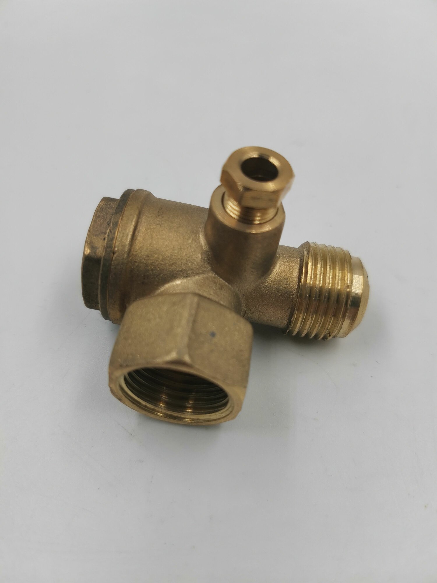 Обратный клапан двухцилиндрового компрессора, резьбы 1/2 внутренняя х1/2 наружная, шт