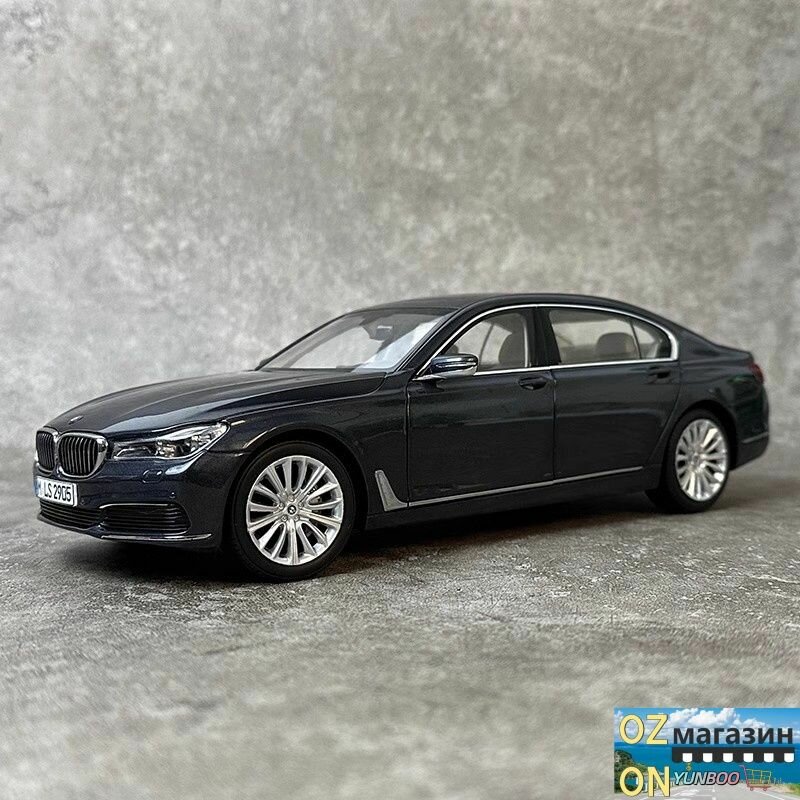 Модель автомобиля BMW 750Li из темно-серого сплава 1/18