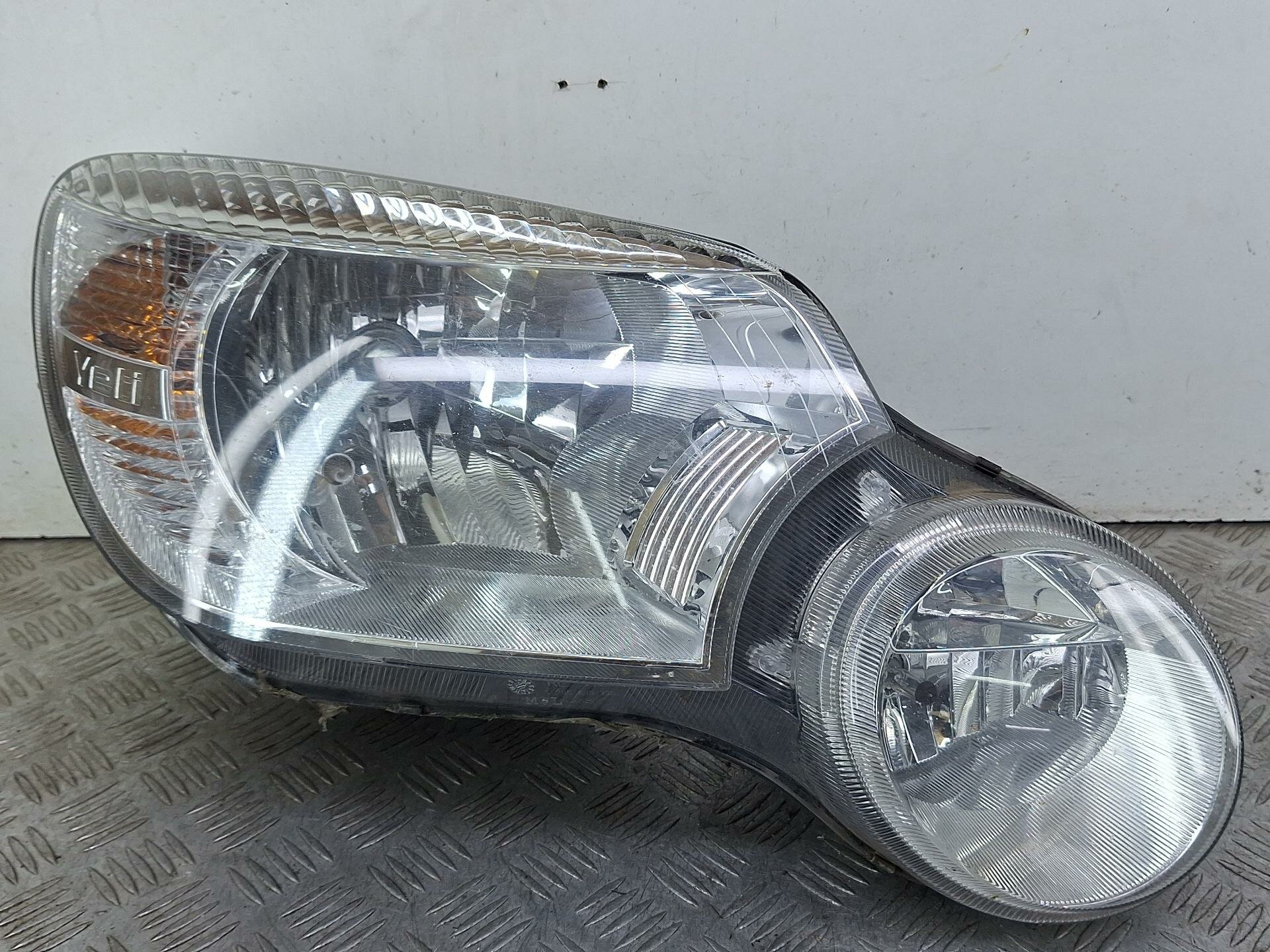 Фара правая Skoda Yeti (2009 - 2014) 1305630725
