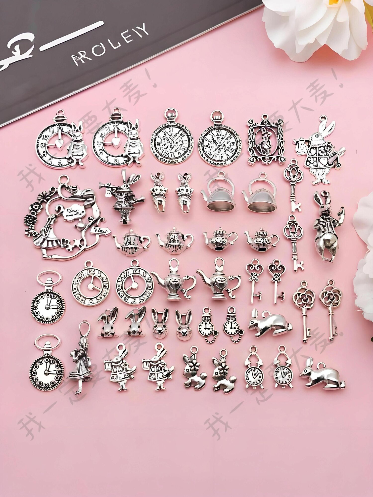 44 винтажных подвески в стиле Алиса в Стране чудес (25 дизайнов).-