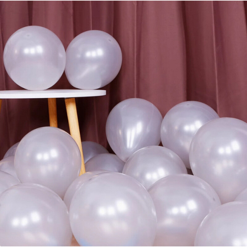 Оформление сцены с воздушными шарами для выпускного, открытия, свадьбы, дня рождения. Арка из латексных утолщенных красных шаров.