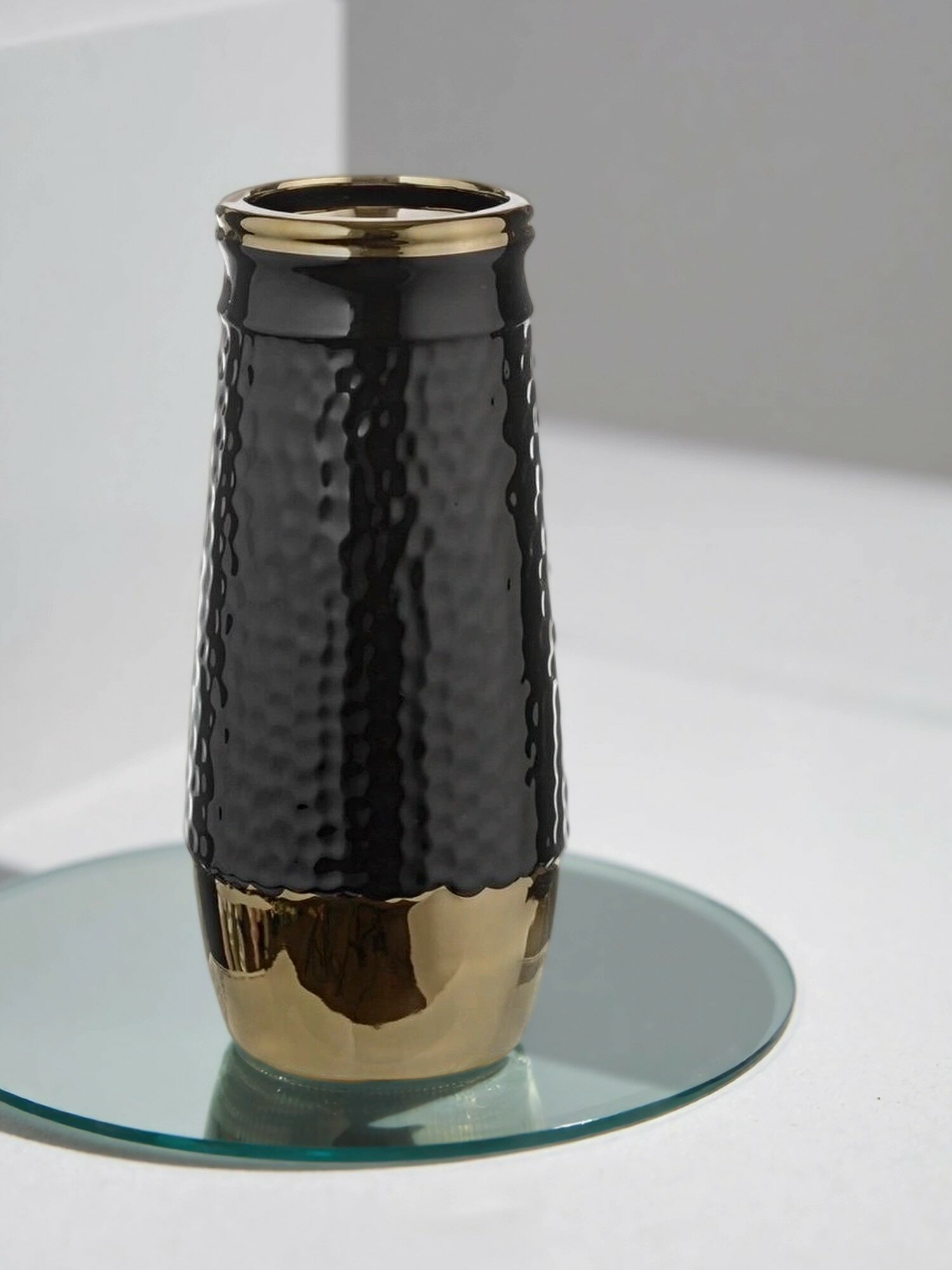 Ваза Синий квадрат, настольная, керамика, 20x9x9 см, черная, золотистая