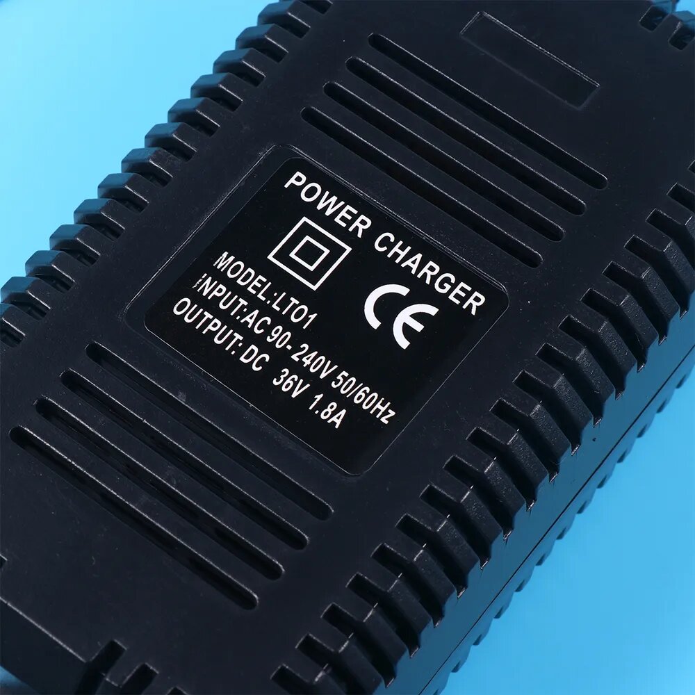 Черное Зарядное Устройство Для Электроскутера 36V 1.6-2.0A, Пластик, Постоянное Напряжение, 1 Шт