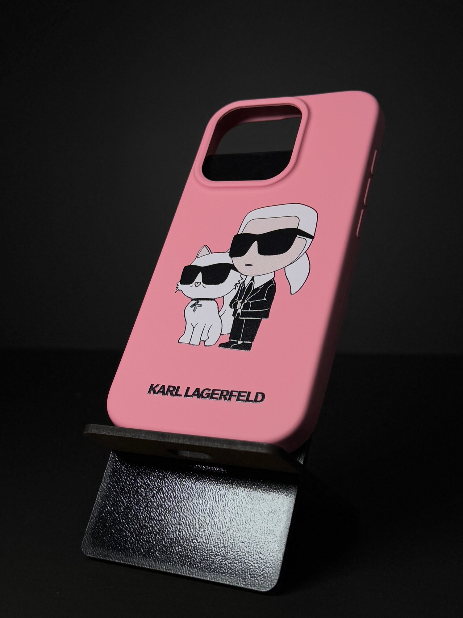 Силиконовый чехол-накладка Karl Lagerfeld для iPhone 15 Pro, розовый