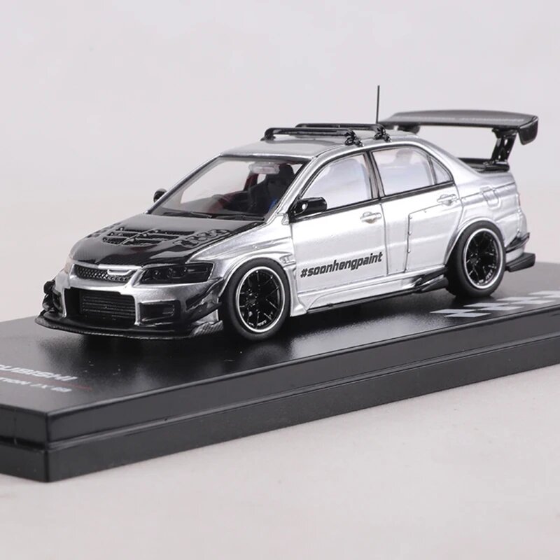 Модель автомобиля LANCER EVOLUTION GCD 1:64 Черный, серебристый