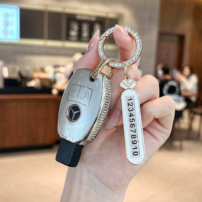 Чехол для ключей Mercedes GLA в звездно-сером оттенке с золотым звездным брелоком и белым талисманом для моделей C260L,
