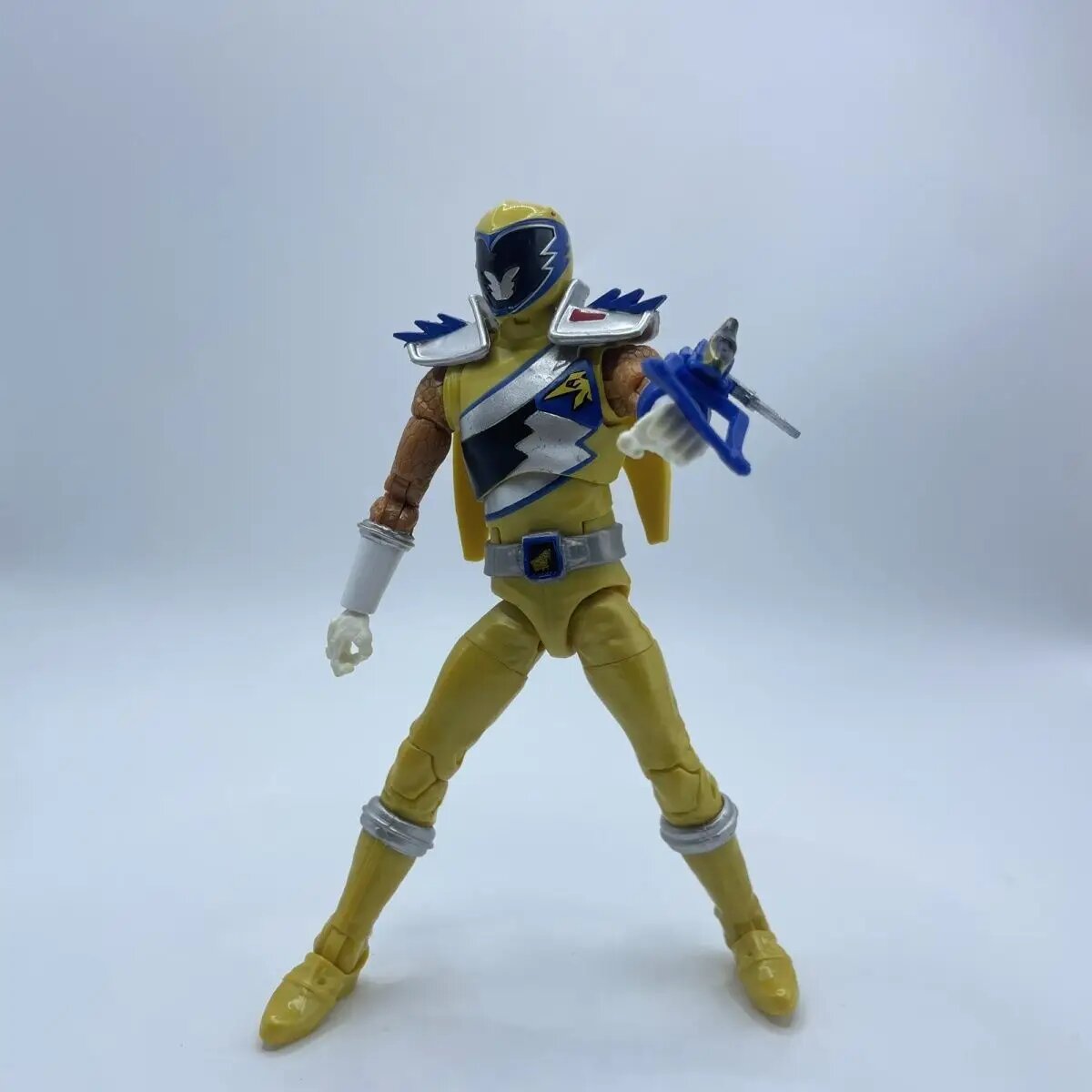 Hasbro Power Rangers Dino Charge Gold Ranger 6-дюймовая оригинальная модель куклы с дефектами, экшн-фигурка, Желтый, Унисекс