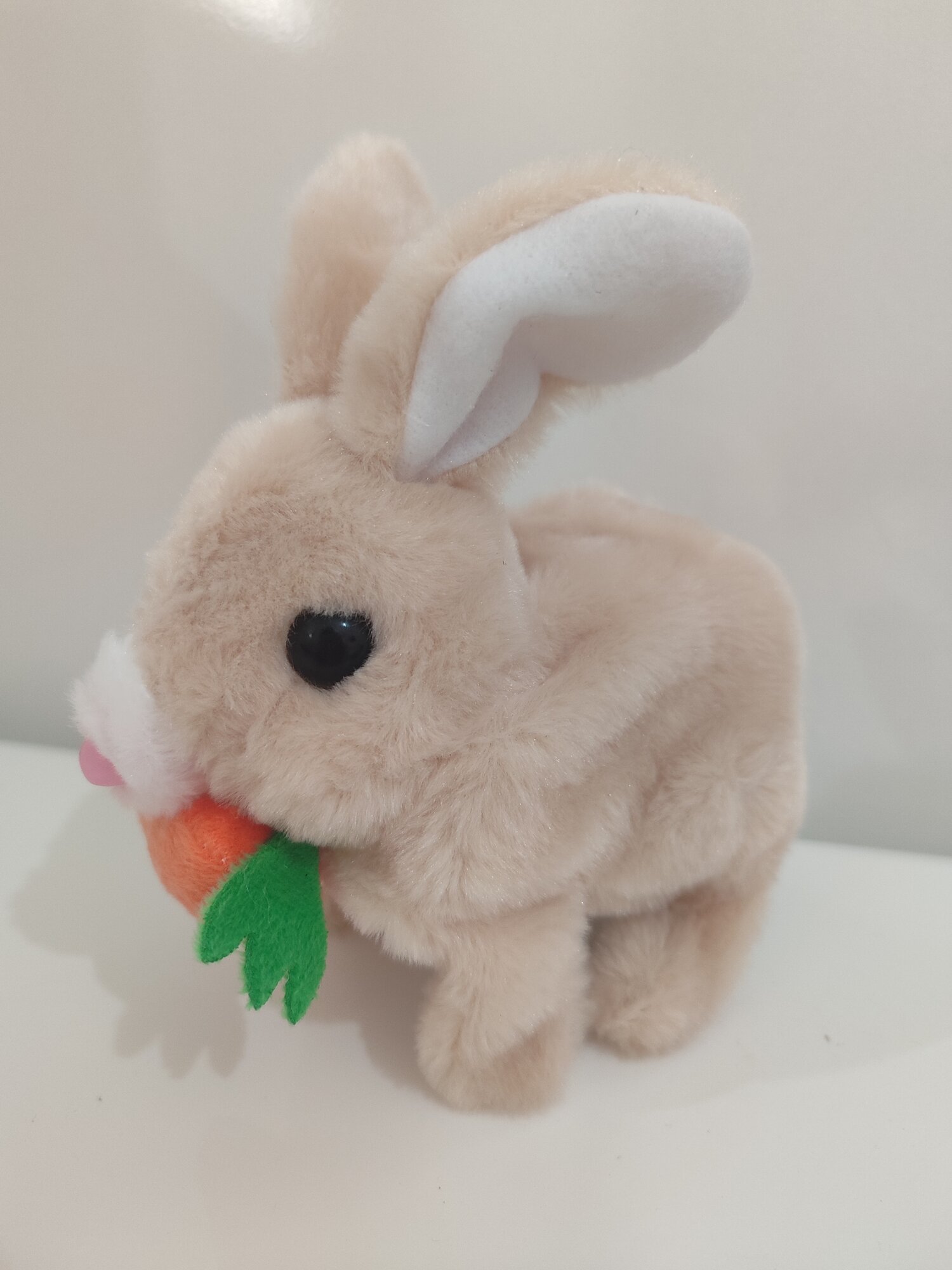 Интерактивная мягкая игрушка на батарейках механический/Зайчик, прыгающий кролик с морковкой/подарок на праздник