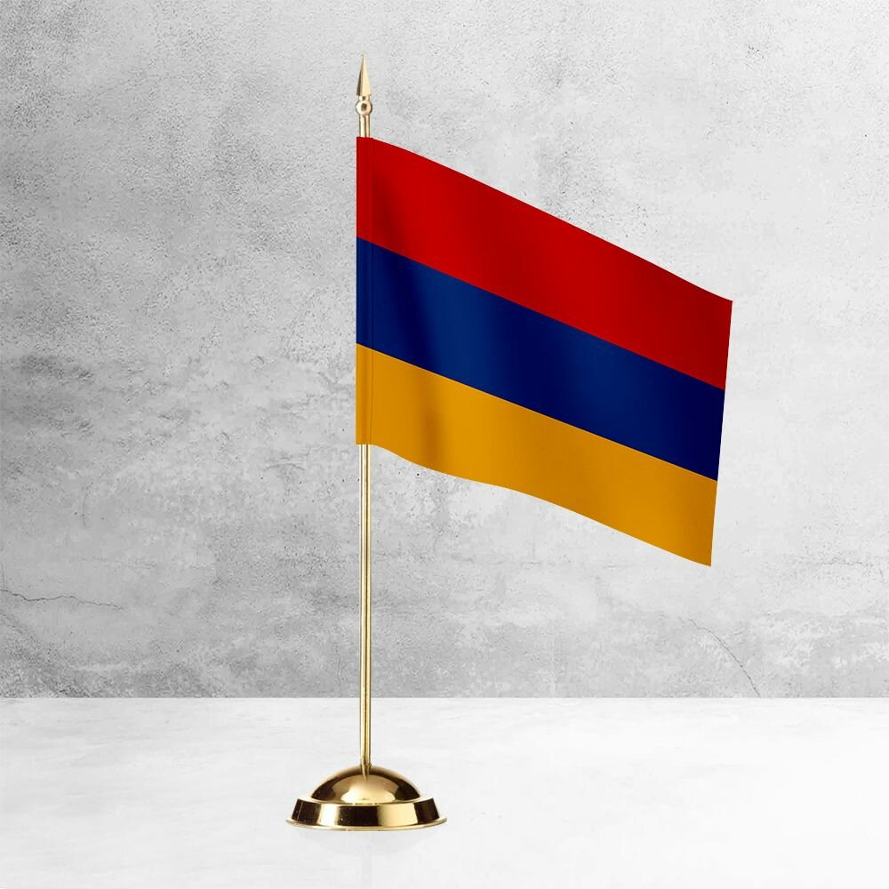 Настольный флаг Армении на пластиковой подставке под золото