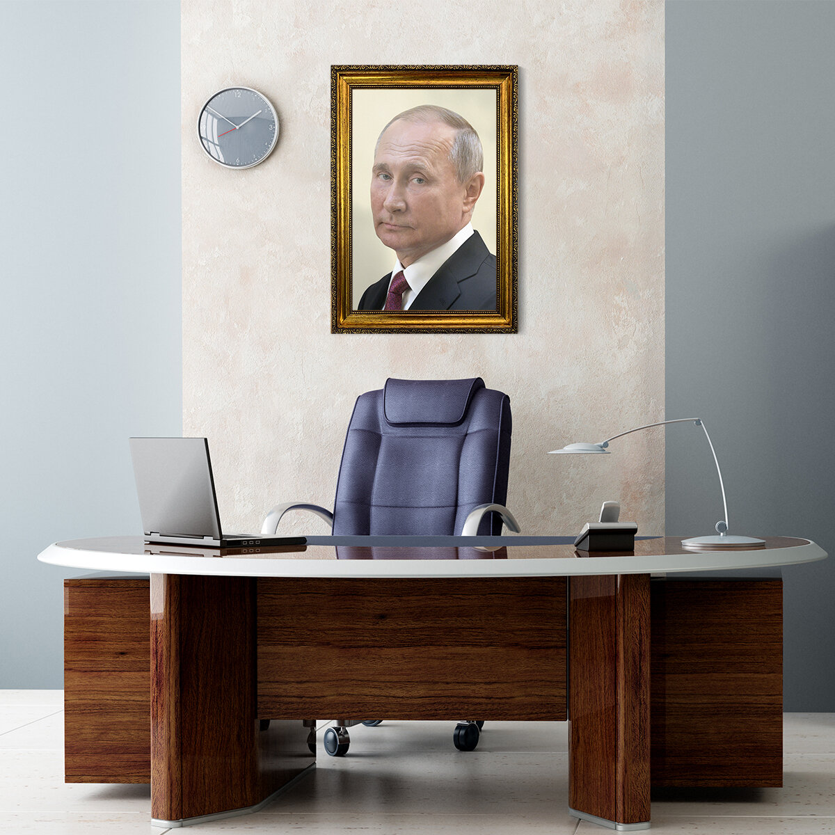 Портрет Владимира Путина на холсте в багетной рамке под золото / А-4 (21x30 см.)