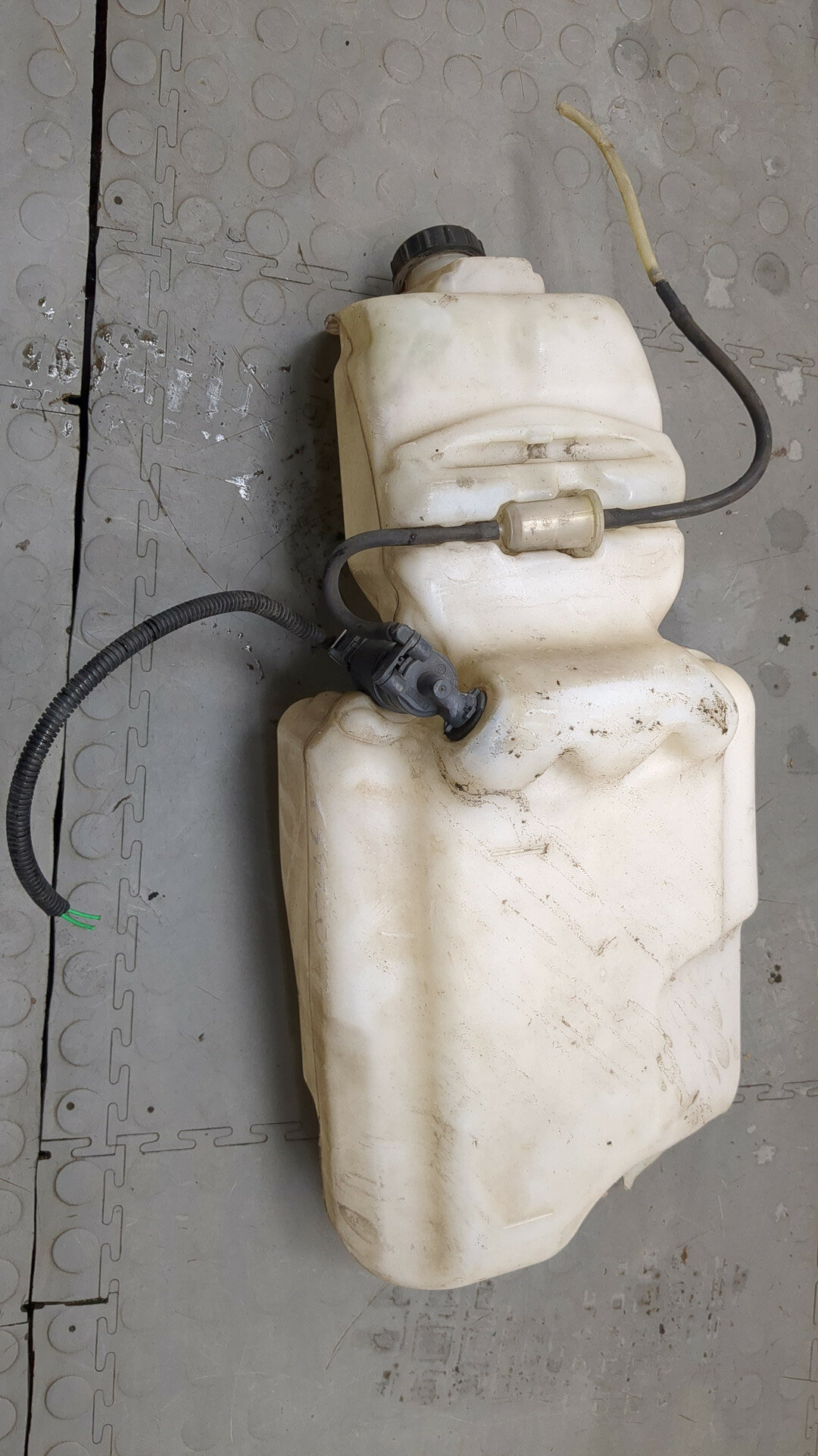 Бачок омывателя Volvo FL Б/У