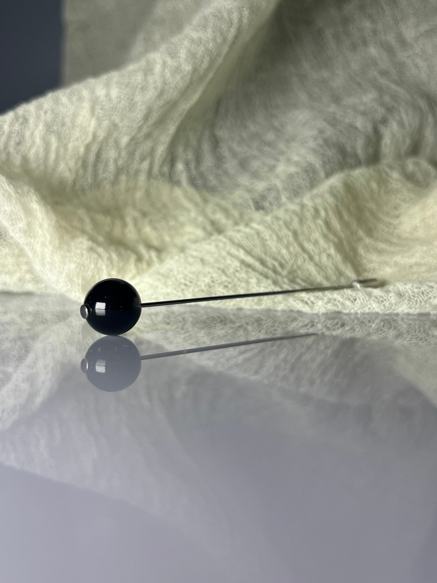 Брошь, оникс