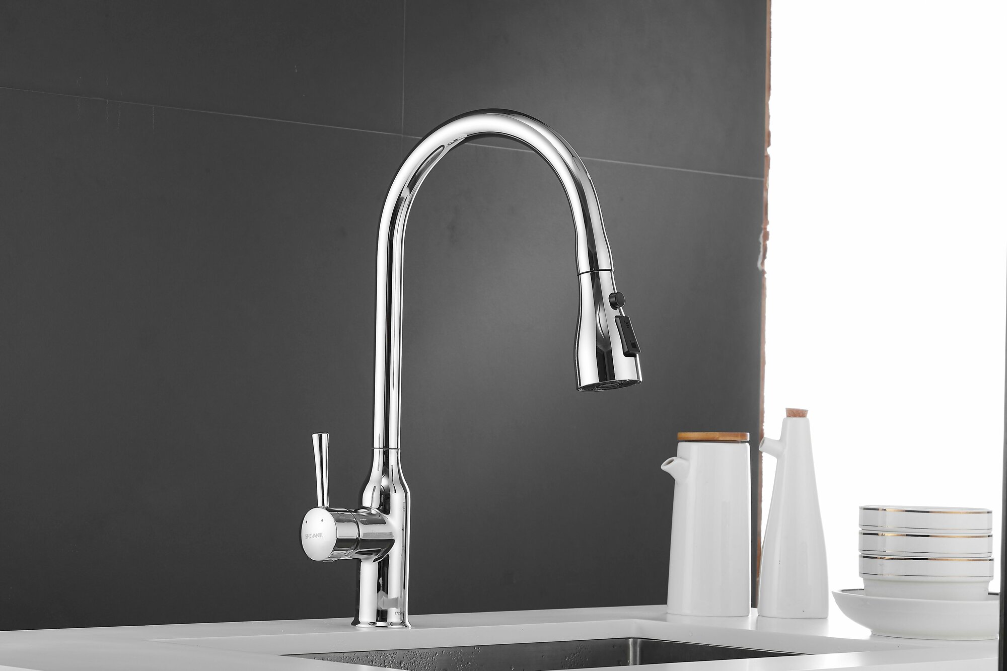 Смеситель для кухни Shevanik с поворотным изливом, с выдвижным 2-х режимным аэратором, хром