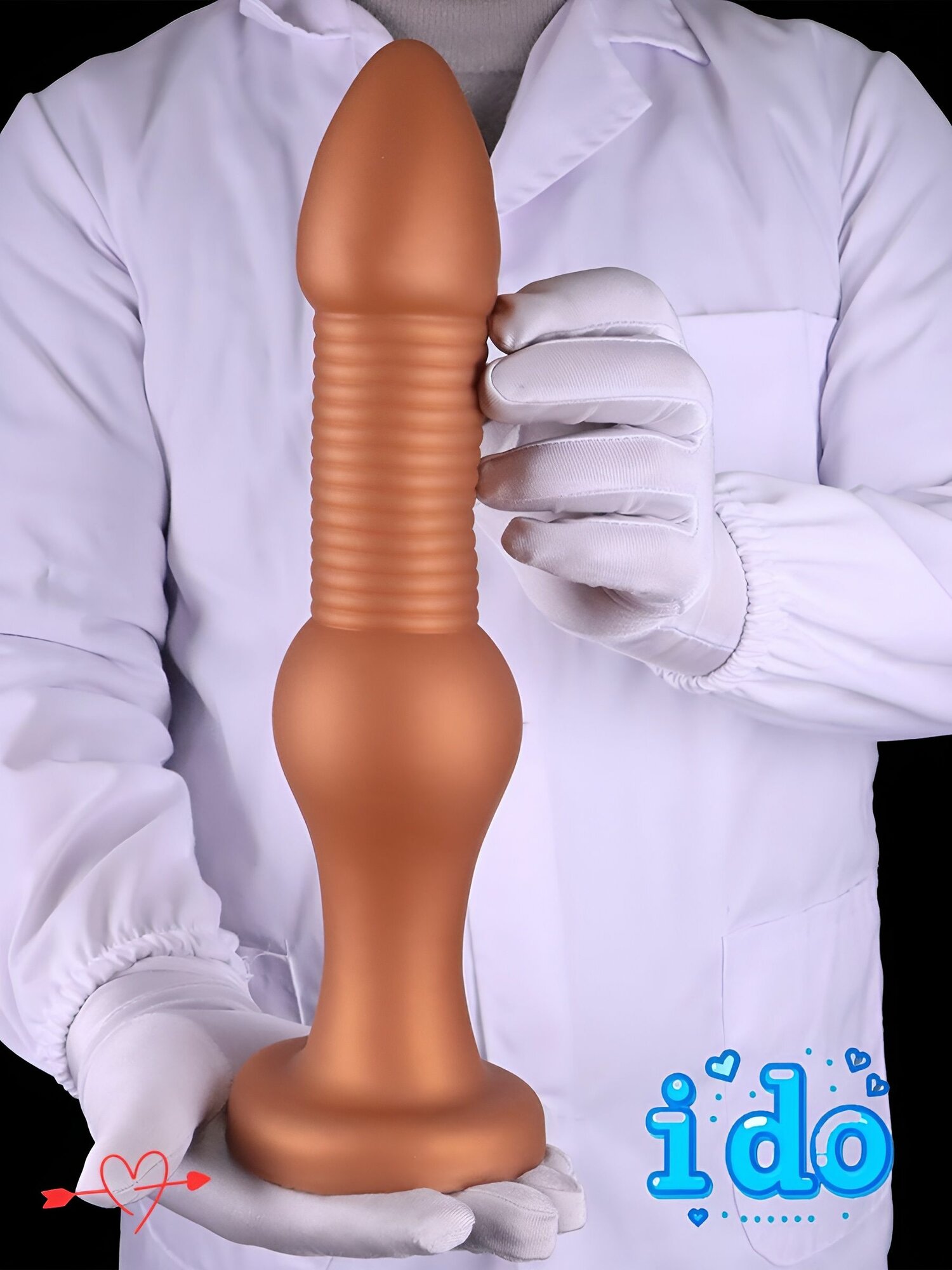 Огромная и толстая задница застряла в заднем проходе.