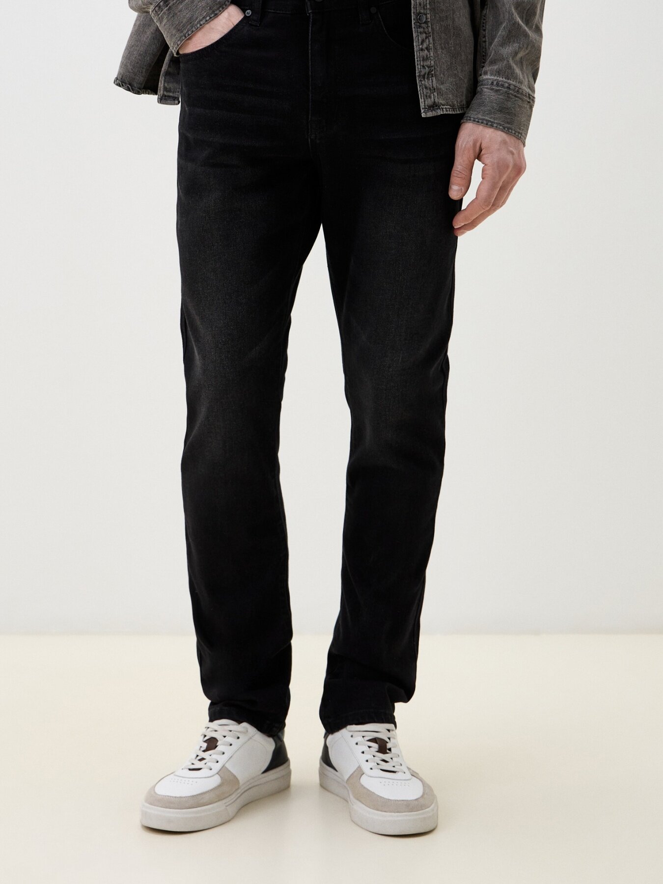 Джинсы зауженные 