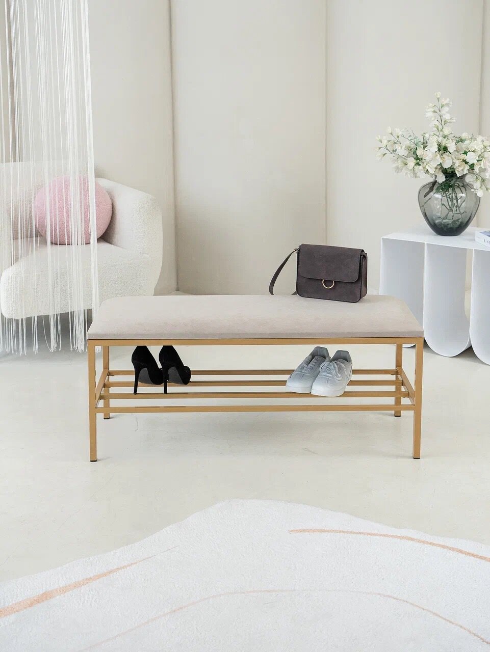 Банкетка-обувница с мягким сиденьем и полками для обуви