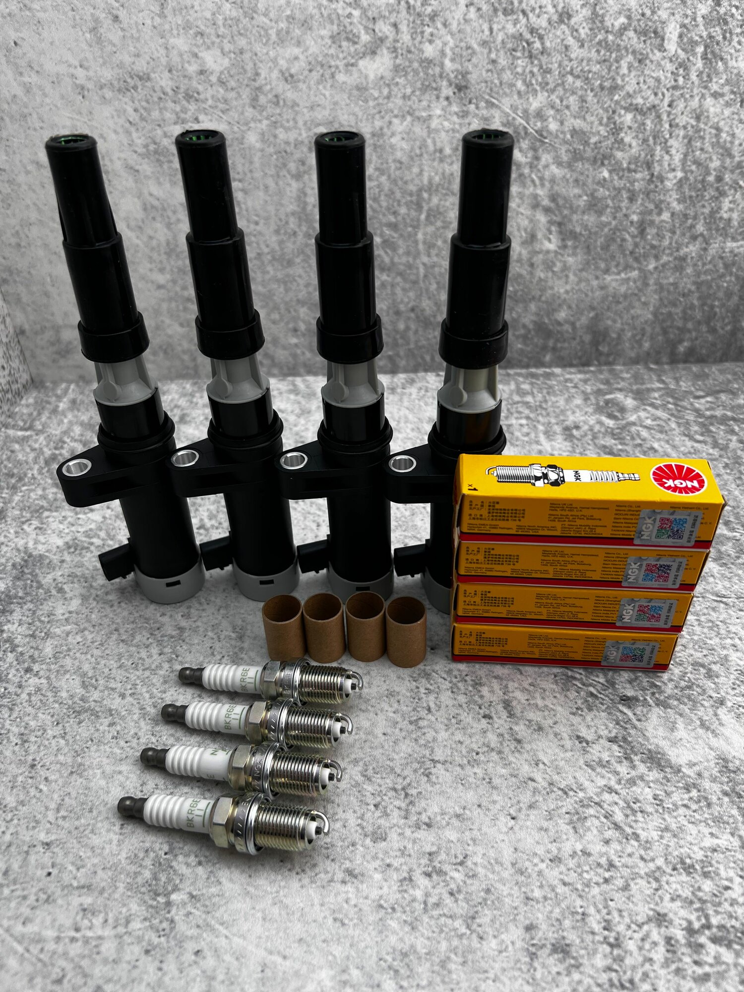 Катушки зажигания 8200568671 и свечи к ним 2756 BKR6E-11. Для Renault Logan, Largus, Duster, Megane с двигателями K4M, F4R. 16 клапанные двигатели.