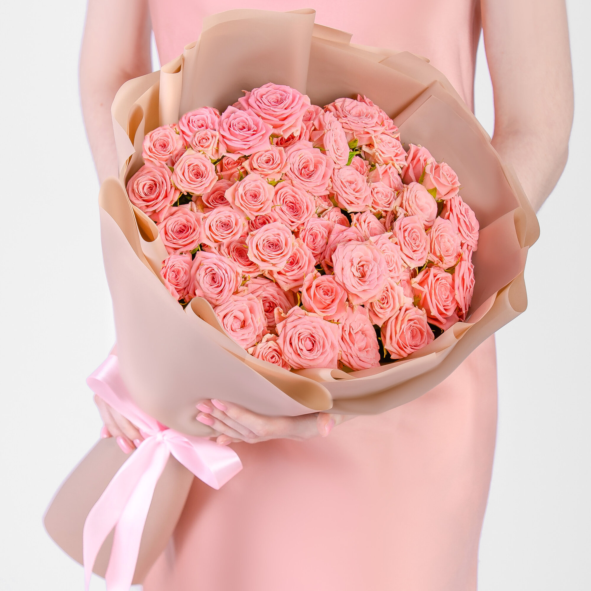 Букет Мегацвет24 Роза кустовая "Лидия", 19 цветов, розовые, под лентой