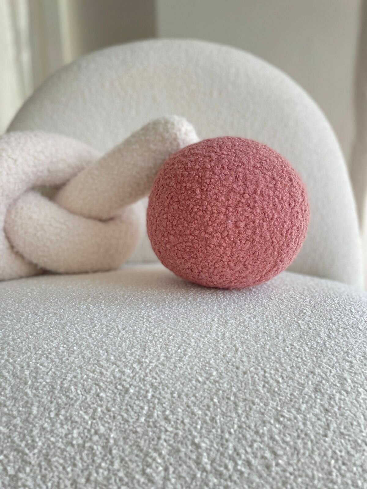 Декоративная подушка круглая 30*30см из ткани букле