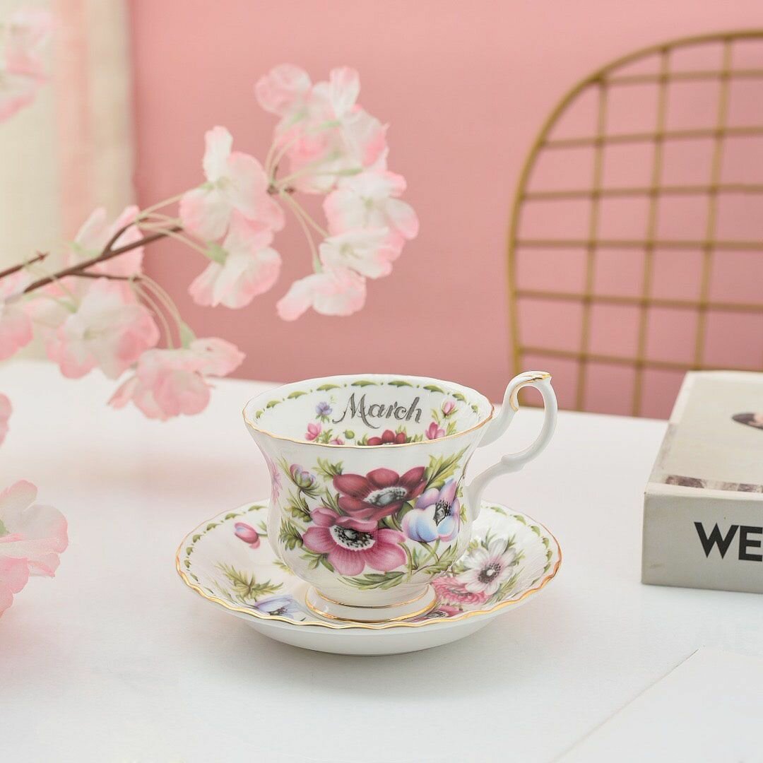 Набор кофейных чашек и блюдец из костяного фарфора Royal Albert, мартовский серебряный лотос
