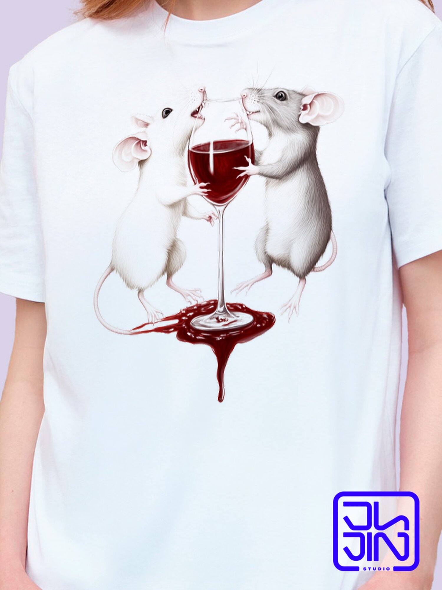 Футболка классическая женская с авторским принтом Смешные белые и серые мыши с бокалом красного вина, оригинальный принт, белый хлопковый трикотаж с прикольным рисунком на груди