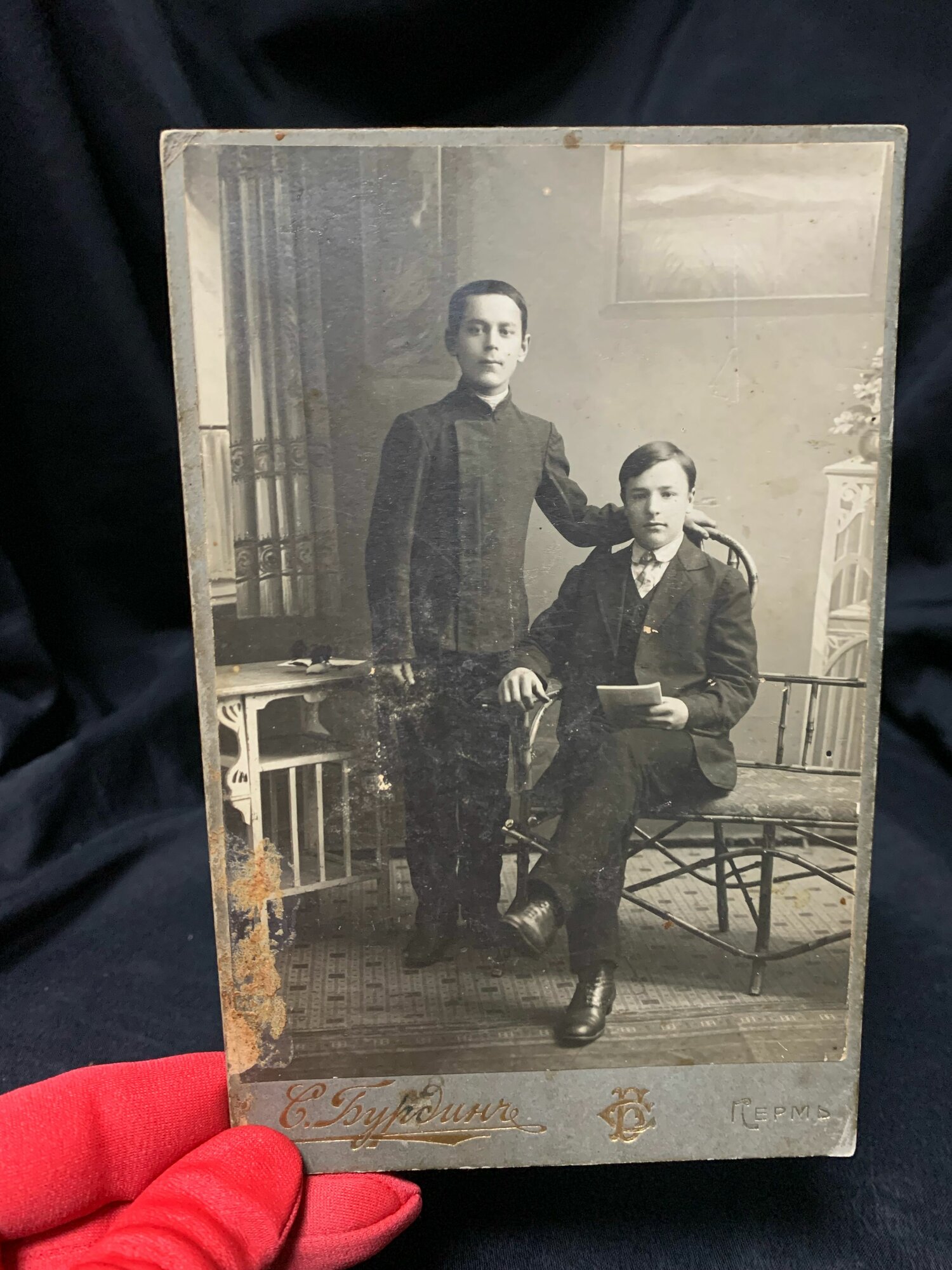 Старинная художественная фотография Мальчики