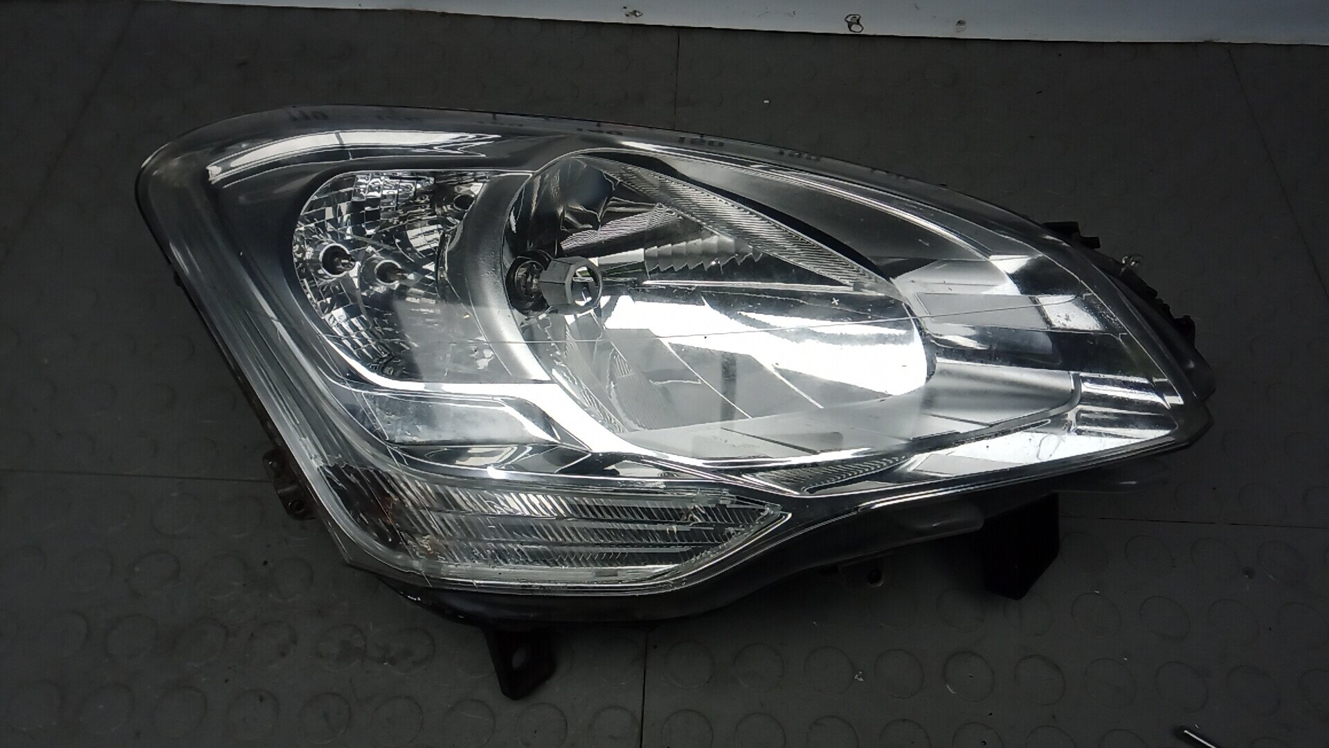 Фара правая CITROEN BERLINGO 2