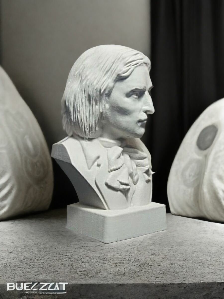 Бюст Лист в молодости из камня высотой 70мм. Белый. Тяжелый и холодный. Высокая детализация