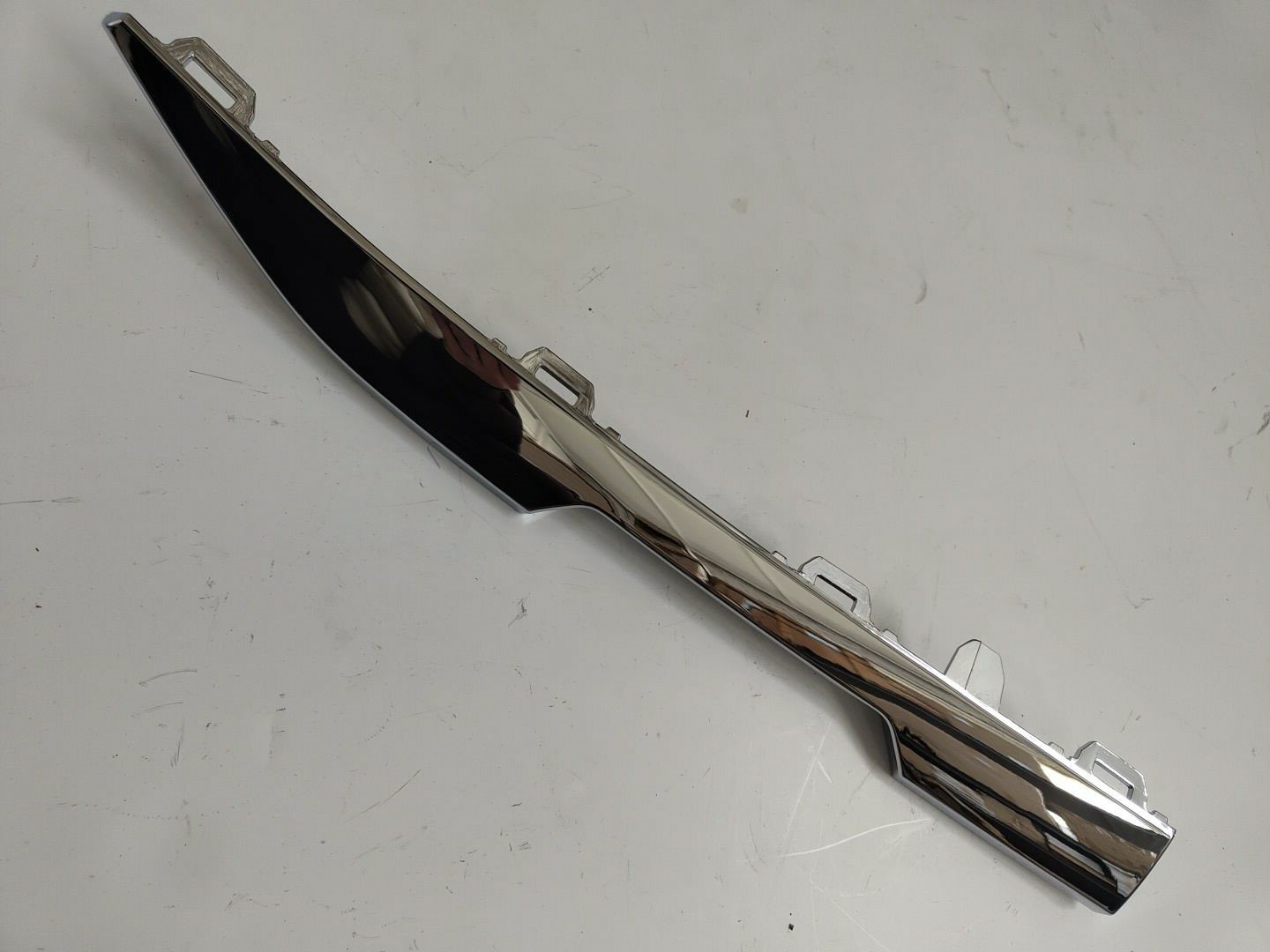 Накладка бампера переднего правая декоративная (хром) Haval F7 [1.5 16V 7AMT внедорожник 4X4] 2803166XKQ00A