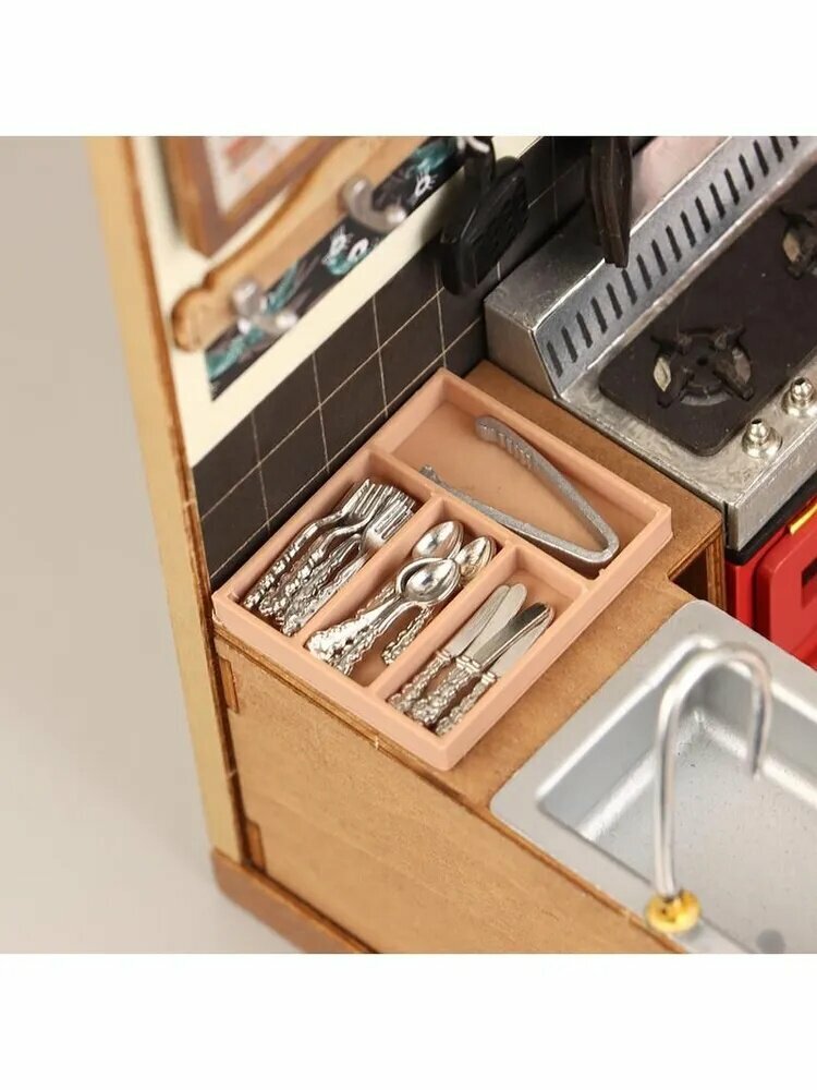 Кухонная посуда для кукольного домика