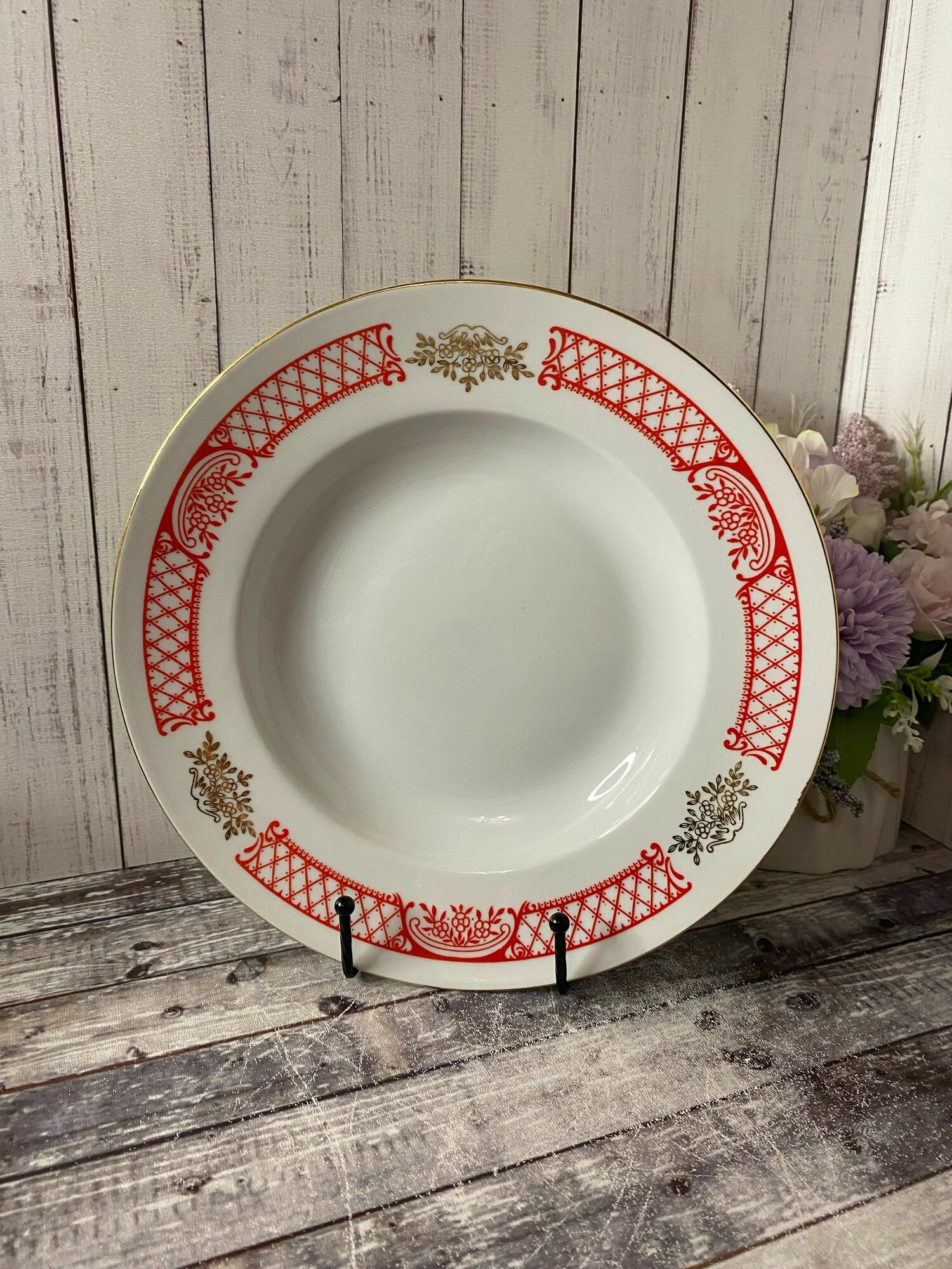 Тарелка глубокая Чехословакия Красный узор, Богемия, 24 см, фарфор