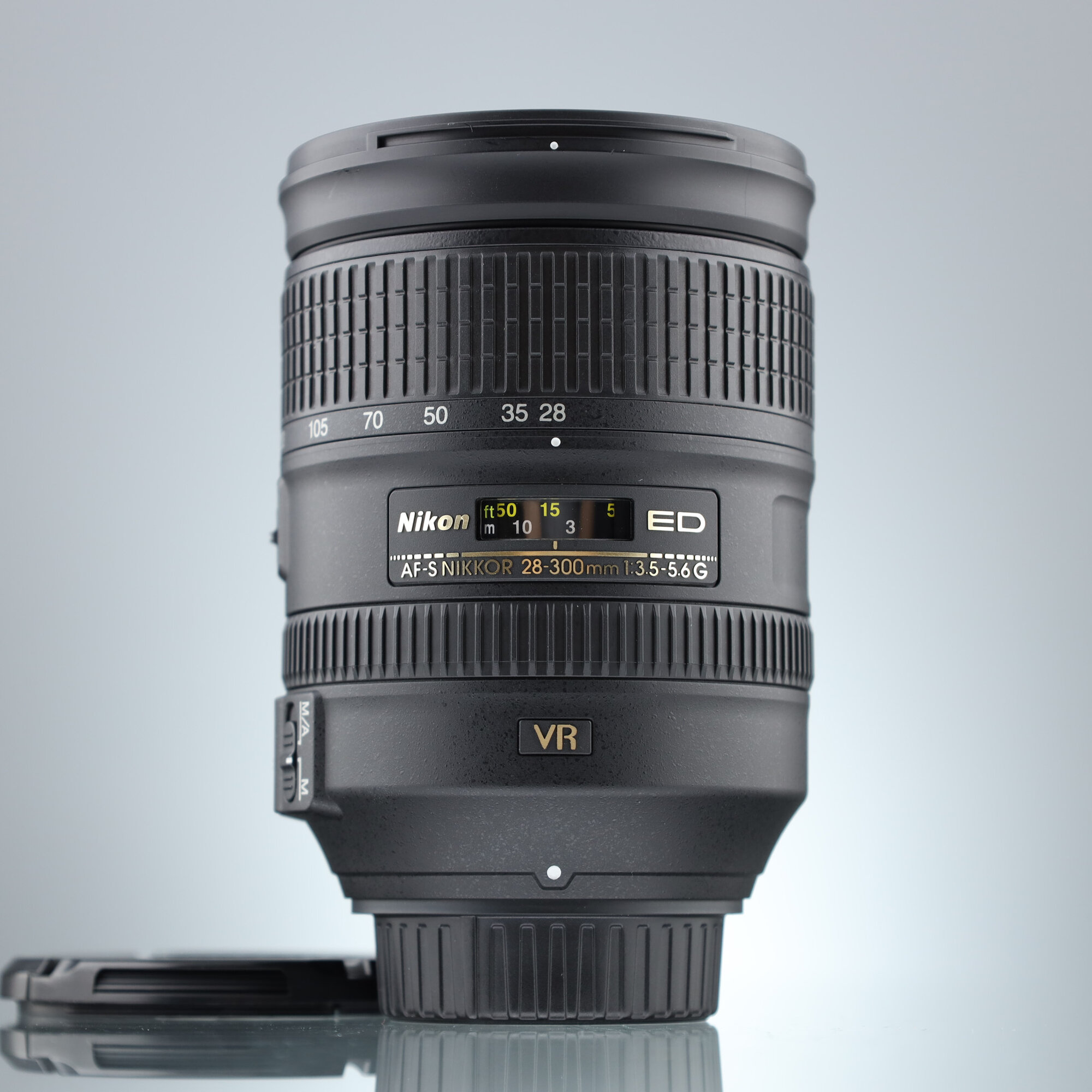 Объектив Nikon 28-300mm f/3.5-5.6G ED VR AF-S Nikkor, черный