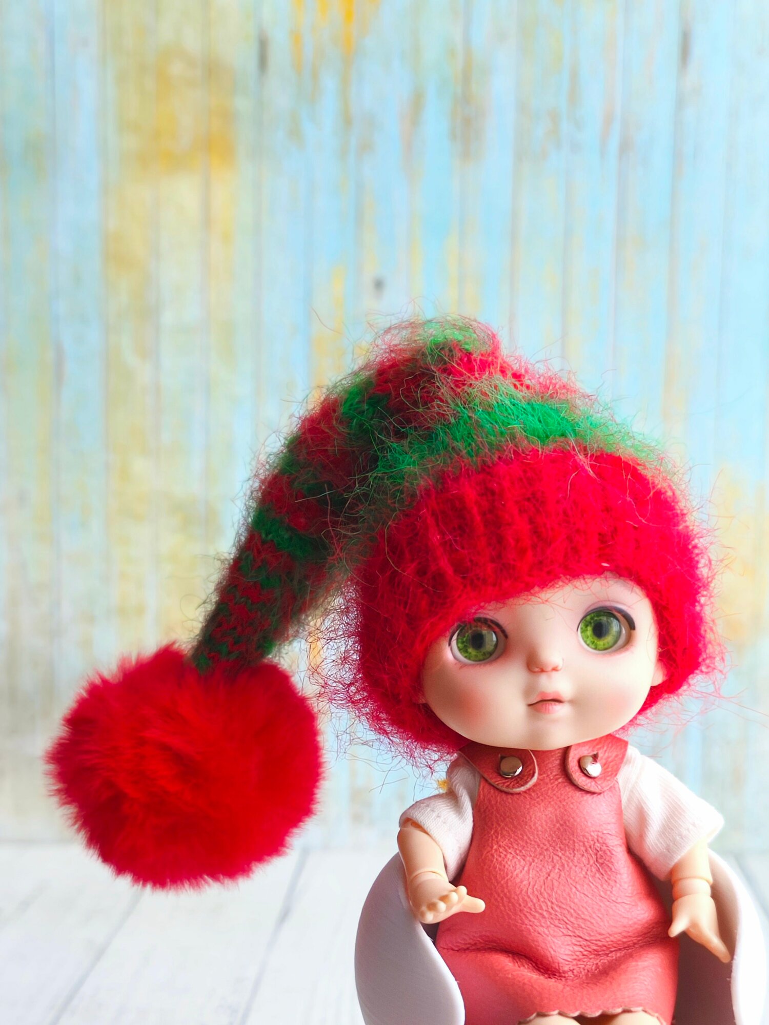 Вязаная шапка-колпак для куклы Obitsu 11