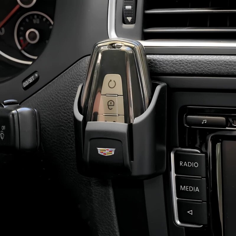Хранитель ключей для автомобилей Cadillac - компактный кейс для приборной панели с отсеками для ключей, пульта ДУ и карт