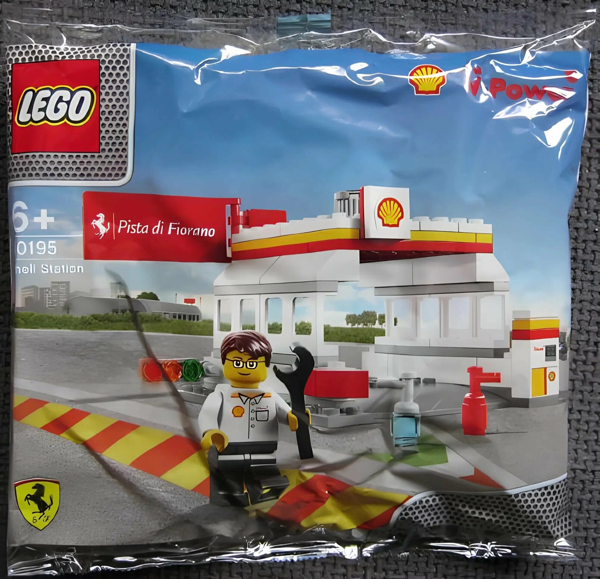Конструктор LEGO Shell Station 40195 Бензозаправка (80 деталей) 6+