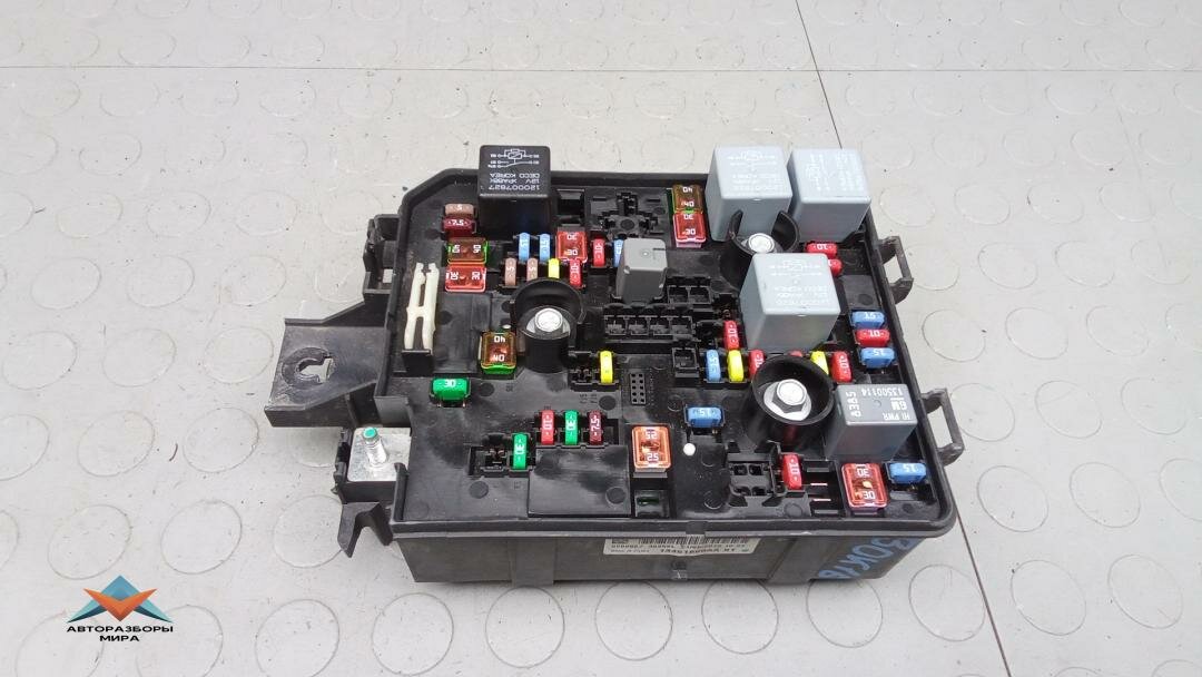 Блок предохранителей Opel Corsa E 2015 1249136