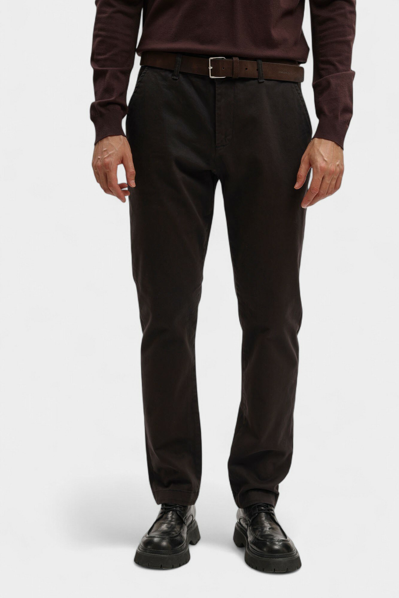 Брюки чинос